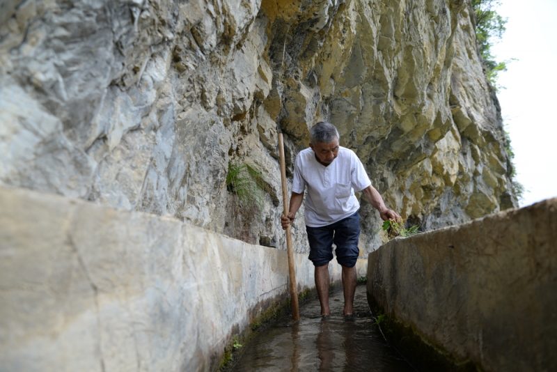 Huang Dafa dokázal pohnout horami. Své vesnici přivedl životodárnou ...